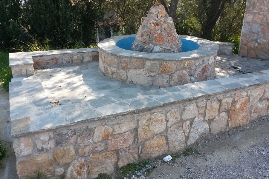 ΣΥΝΤΡΙΒΑΝΙ ΠΕΤΡΟΚΤΙΣΤΟ | ΤΟΥΤΣΗΣ