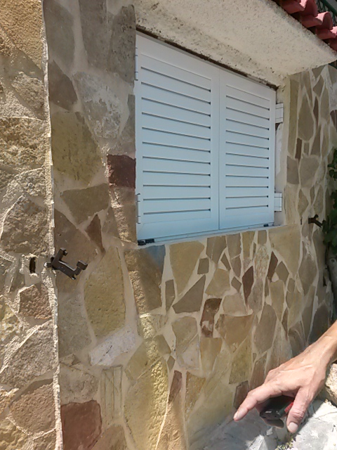 ΕΞΩΤΕΡΙΚΗ ΕΠΕΝΔΥΣΗ ΜΕ ΚΙΤΡΙΝΗ ΚΑΙ ΚΟΚΚΙΝΗ ΑΚΑΝΟΝΙΣΤΗ ΑΛΒΑΝΙΑΣ | ΤΟΥΤΣΗΣ