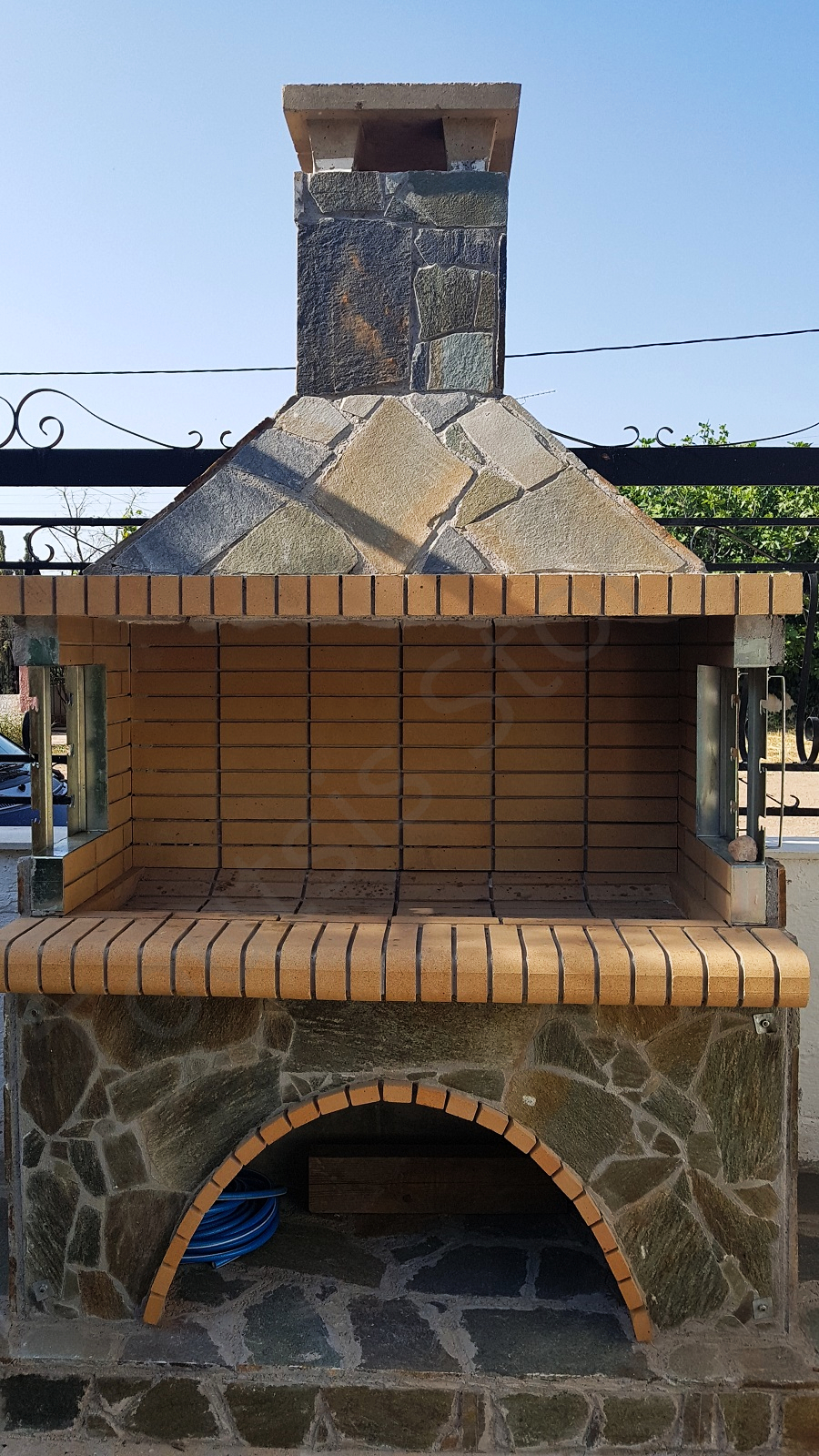 ΨΗΣΤΑΡΙΑ BBQ ΚΑΙ ΕΠΕΝΔΥΣΗ ΜΕ ΠΕΤΡΑ ΚΑΡΥΣΤΟΥ | ΤΟΥΤΣΗΣ