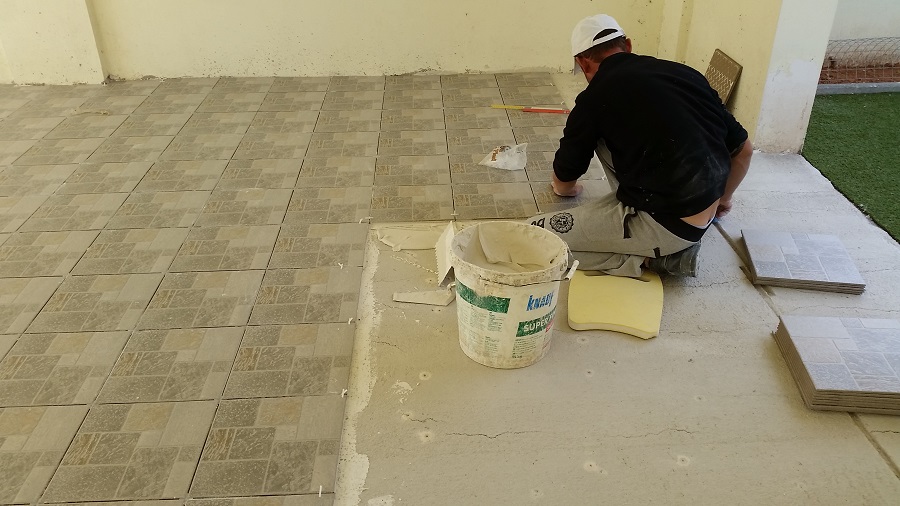 ΤΟΠΟΘΕΤΗΣΗ ΠΛΑΚΙΔΙΩΝ ΣΕ ΕΞΩΤΕΡΙΚΟ ΧΩΡΟ | ΤΟΥΤΣΗΣ
