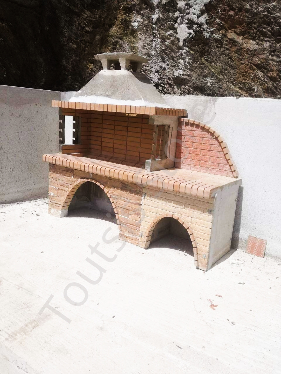 ΨΗΣΤΑΡΙΑ BBQ ΜΕ ΕΠΕΝΔΥΣΗ ΠΕΤΡΑ | ΤΟΥΤΣΗΣ