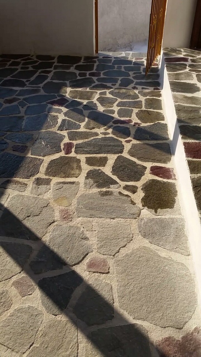 ΕΠΕΝΔΥΣΗ ΔΑΠΕΔΟΥ ΜΕ ΠΕΤΡΑ ΚΑΒΑΛΑΣ ΚΑΙ ΜΠΟΡΝΤΟ | ΤΟΥΤΣΗΣ