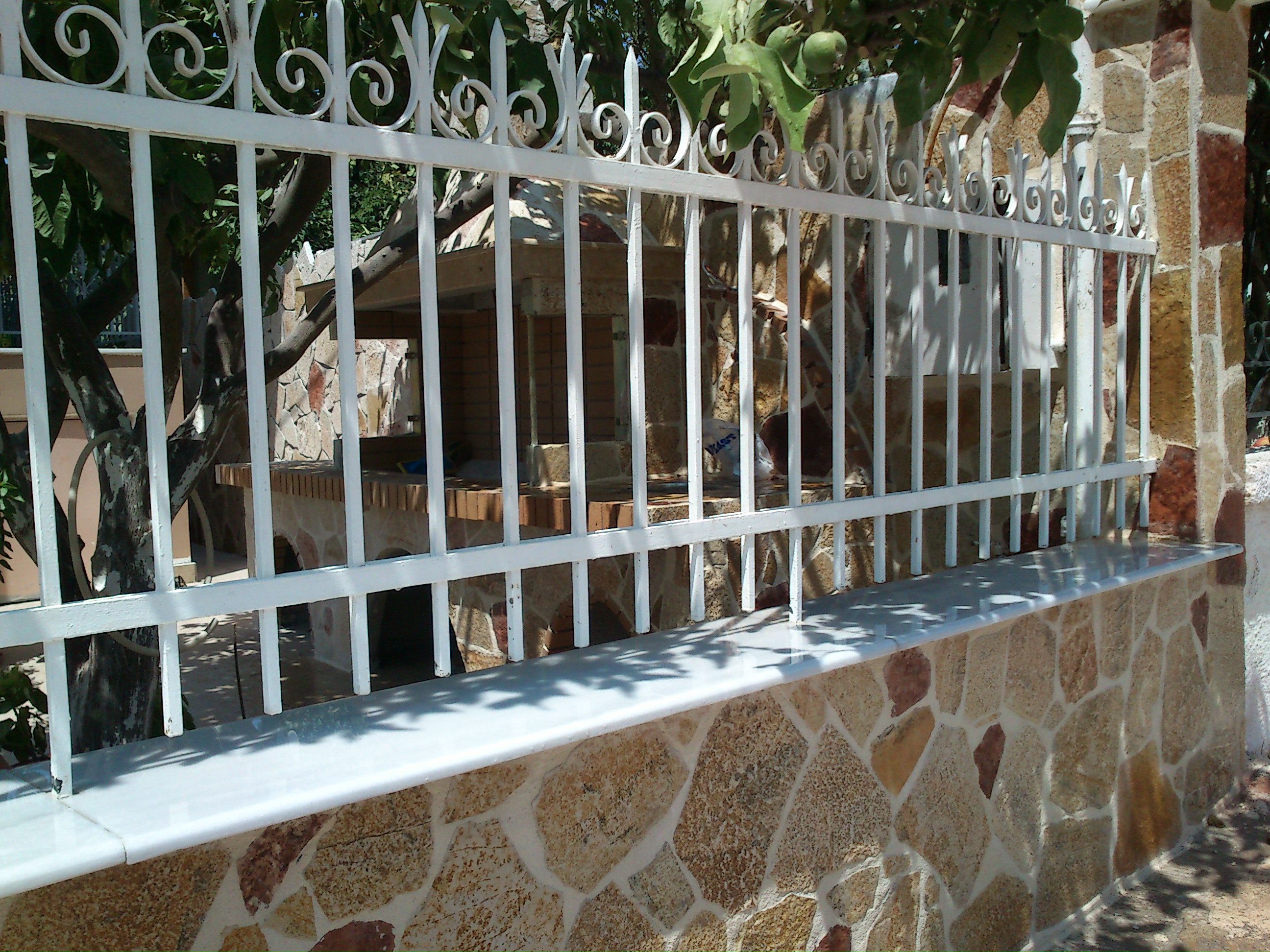 ΕΠΕΝΔΥΣΗ ΤΟΙΧΟΥ ΛΕΥΚΗ - ΚΙΤΡΙΝΗ - ΚΟΚΚΙΝΗ | ΤΟΥΤΣΗΣ