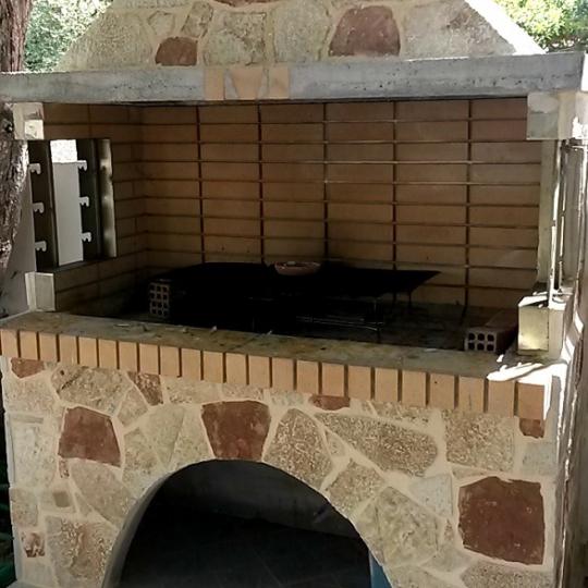 ΨΗΣΤΑΡΙΑ BBQ ΚΑΙ ΕΠΕΝΔΥΣΗ ΜΕ ΠΕΤΡΑ ΑΛΒΑΝΙΑΣ ΚΙΤΡΙΝΗ ΚΑΙ ΚΟΚΚΙΝΗ ...